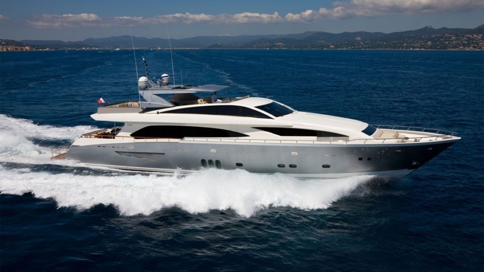 Couach Motor Yacht Nyota Sold